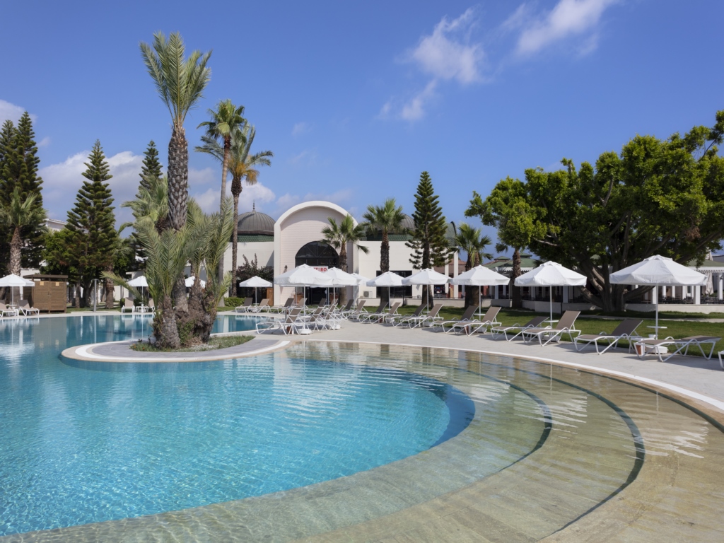 Plaj & Havuz | The Grand Blue Sky International;